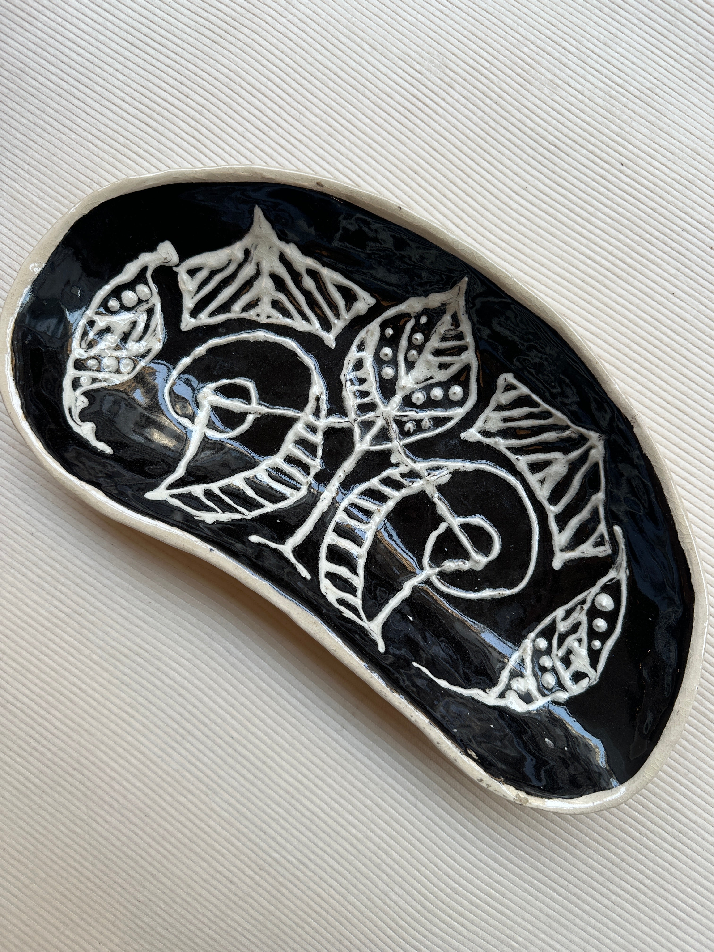 Early 1900 Studio Pottery Kidney Shaped bowl – Folie Chambre